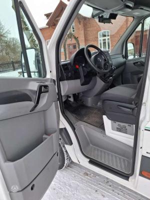 White Volkswagen Crafter 2016 in Jurbarkas, with an engine capacity of 2.00 L and mileage of 172 thousand km for 16800 €, photo 32 on AUTOMOTO.COM.LV