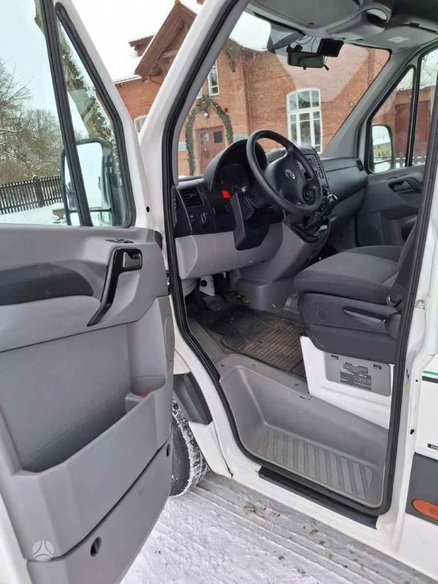 White Volkswagen Crafter 2016 in Jurbarkas, with an engine capacity of 2.00 L and mileage of 172 thousand km for 16800 €, photo 32 on AUTOMOTO.COM.LV