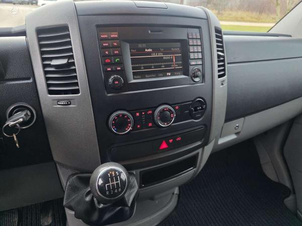 White Volkswagen Crafter 2016 in Siauliai, with an engine capacity of 2.00 L and mileage of 280 thousand km for 13800 €, photo 10 on AUTOMOTO.COM.LV