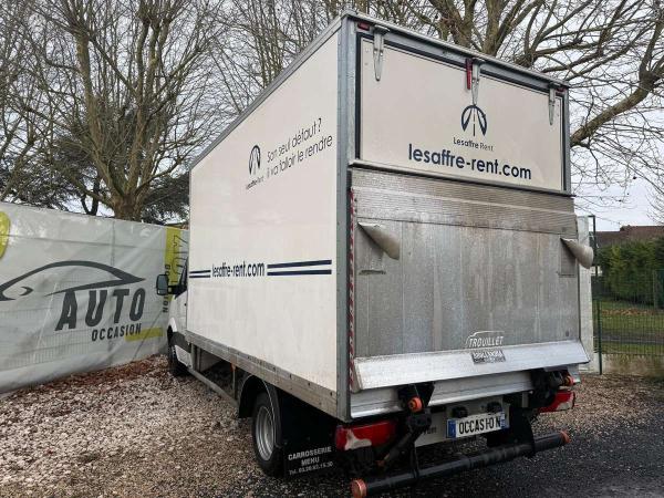 White Volkswagen Crafter 2016 in Klaipeda, with an engine capacity of 1.99 L and mileage of 121 thousand km for 12990 €, photo 4 on AUTOMOTO.COM.LV