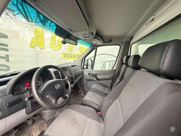 White Volkswagen Crafter 2016 in Klaipeda, with an engine capacity of 1.99 L and mileage of 121 thousand km for 12990 €, photo 9 on AUTOMOTO.COM.LV