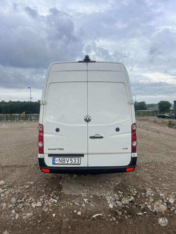 White Volkswagen Crafter 2016 in Vilnius, with an engine capacity of 2.00 L and mileage of 155 thousand km for 11400 €, photo 2 on AUTOMOTO.COM.LV
