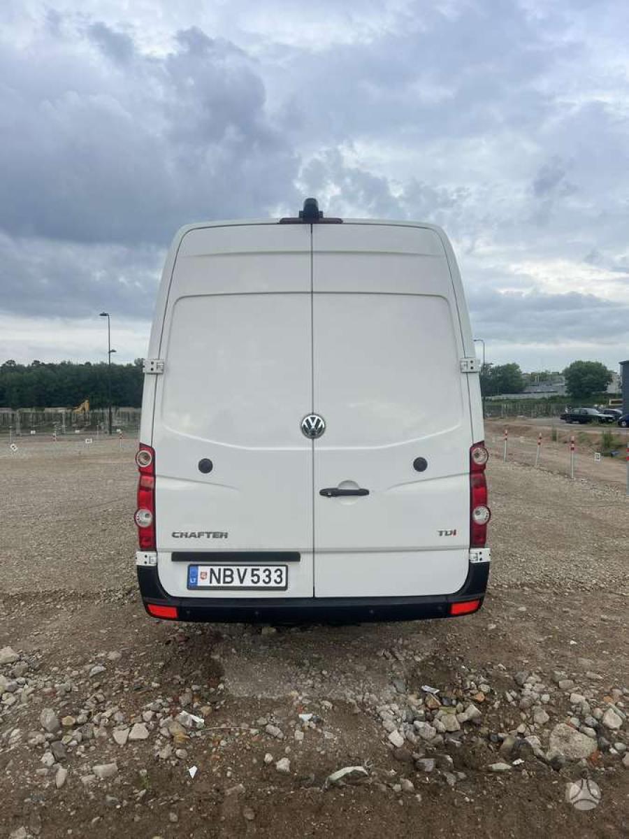 White Volkswagen Crafter 2016 in Vilnius, with an engine capacity of 2.00 L and mileage of 155 thousand km for 11400 €, photo 2 on AUTOMOTO.COM.LV