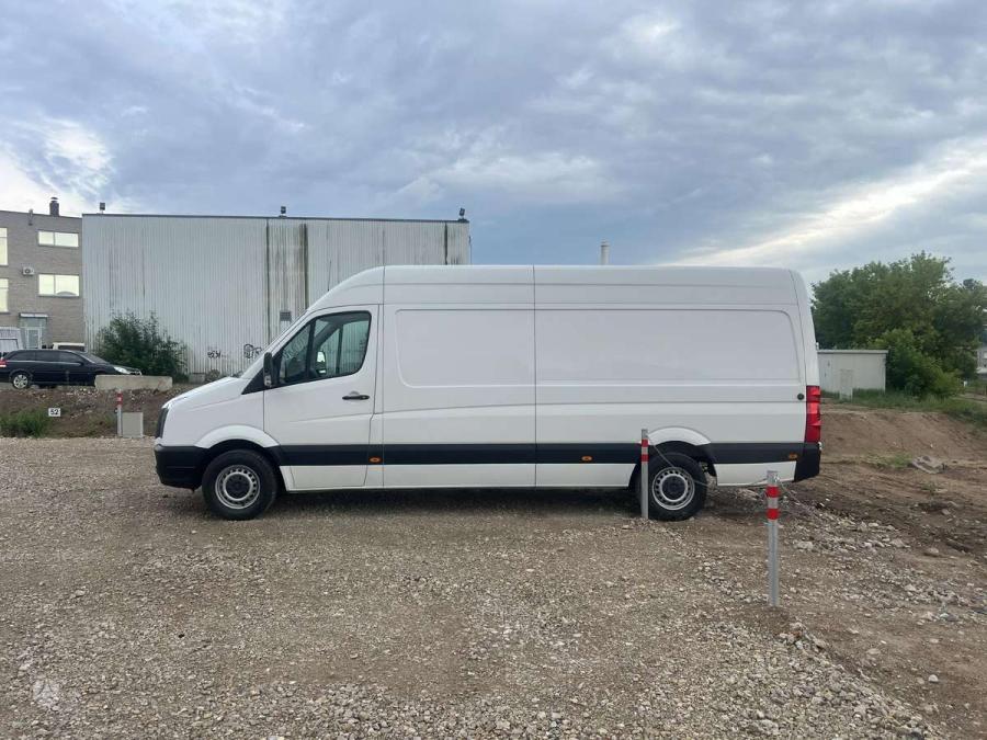 White Volkswagen Crafter 2016 in Vilnius, with an engine capacity of 2.00 L and mileage of 155 thousand km for 11400 €, photo 3 on AUTOMOTO.COM.LV