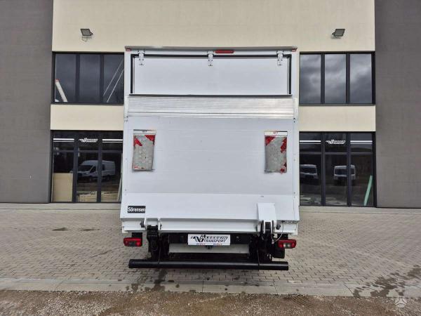 White Volkswagen Crafter 2016 in Marijampole, with an engine capacity of 1.97 L and mileage of 293 thousand km for 12500 €, photo 5 on AUTOMOTO.COM.LV