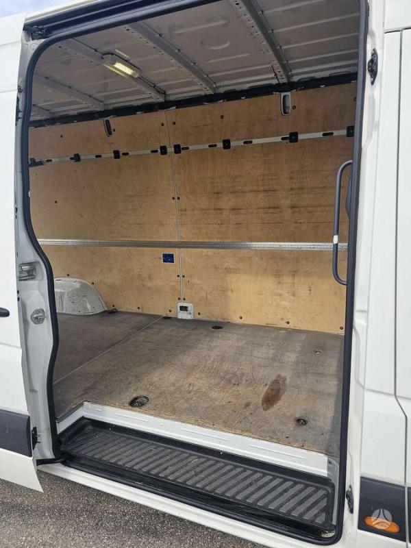 White Volkswagen Crafter 2016 in Kaunas, with an engine capacity of 2.00 L and mileage of 207 thousand km for 9999 €, photo 10 on AUTOMOTO.COM.LV