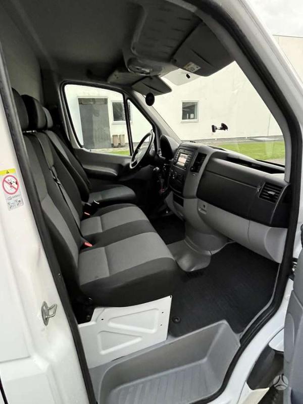 White Volkswagen Crafter 2016 in Jurbarkas, with an engine capacity of 2.00 L and mileage of 247 thousand km for 11000 €, photo 8 on AUTOMOTO.COM.LV