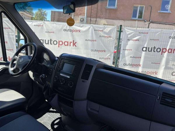 White Volkswagen Crafter 2016 in Klaipeda, with an engine capacity of 1.97 L and mileage of 392 thousand km for 9000 €, photo 8 on AUTOMOTO.COM.LV