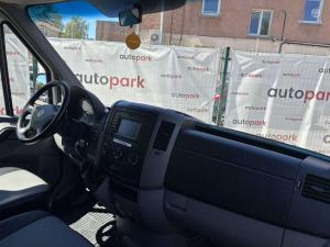 White Volkswagen Crafter 2016 in Klaipeda, with an engine capacity of 1.97 L and mileage of 392 thousand km for 9000 €, photo 8 on AUTOMOTO.COM.LV