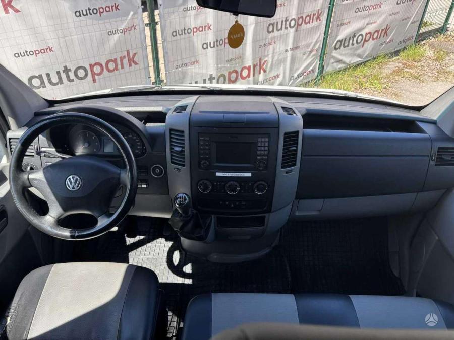White Volkswagen Crafter 2016 in Klaipeda, with an engine capacity of 1.97 L and mileage of 392 thousand km for 9000 €, photo 9 on AUTOMOTO.COM.LV