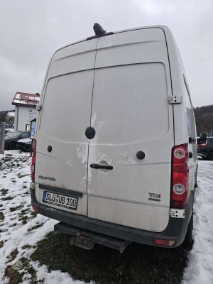 White Volkswagen Crafter 2017 in Utena, with an engine capacity of 2.00 L and mileage of 247 thousand km for 4999 €, photo 3 on AUTOMOTO.COM.LV