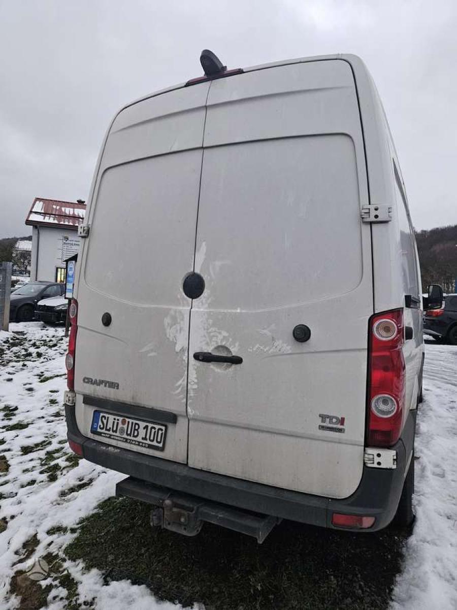 White Volkswagen Crafter 2017 in Utena, with an engine capacity of 2.00 L and mileage of 247 thousand km for 4999 €, photo 3 on AUTOMOTO.COM.LV