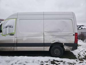 White Volkswagen Crafter 2017 in Utena, with an engine capacity of 2.00 L and mileage of 247 thousand km for 4999 €, photo 4 on AUTOMOTO.COM.LV