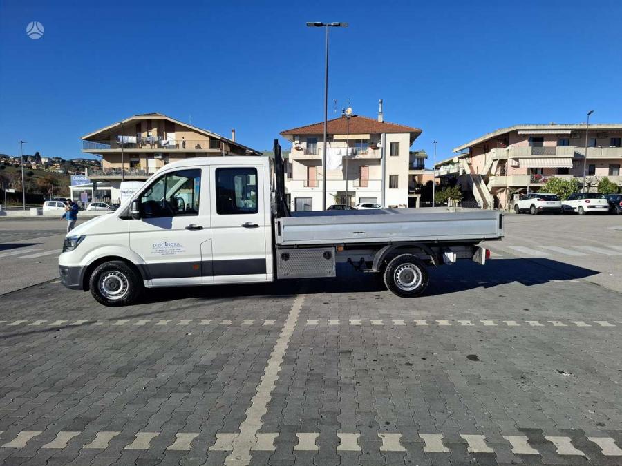 White Volkswagen Crafter 2017 in Kaunas, with an engine capacity of 2.00 L and mileage of 253 thousand km for 13500 €, photo 3 on AUTOMOTO.COM.LV