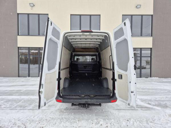 White Volkswagen Crafter 2017 in Marijampole, with an engine capacity of 1.97 L and mileage of 248 thousand km for 14500 €, photo 10 on AUTOMOTO.COM.LV