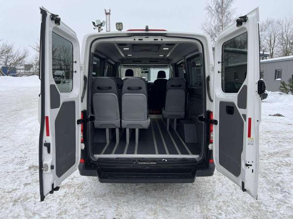 White Volkswagen Crafter 2017 in Telschi, with an engine capacity of 1.97 L and mileage of 279 thousand km for 18755 €, photo 7 on AUTOMOTO.COM.LV