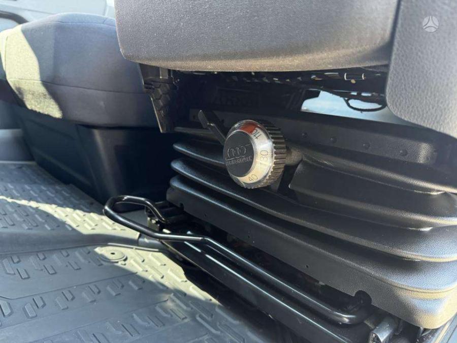 Balts Volkswagen Crafter 2017 Radviliškis, ar dzinēja tilpumu 1.97 L un nobraukumu 196 tūkst. km par 17726 €, foto 14 vietnē AUTOMOTO.COM.LV