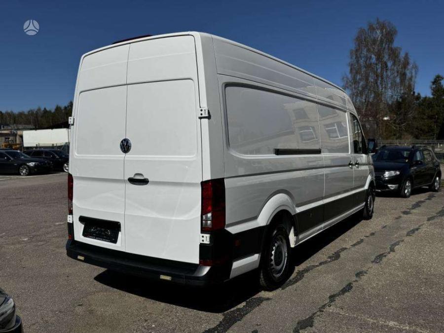 White Volkswagen Crafter 2017 in Radviliskis, with an engine capacity of 1.97 L and mileage of 196 thousand km for 17726 €, photo 8 on AUTOMOTO.COM.LV