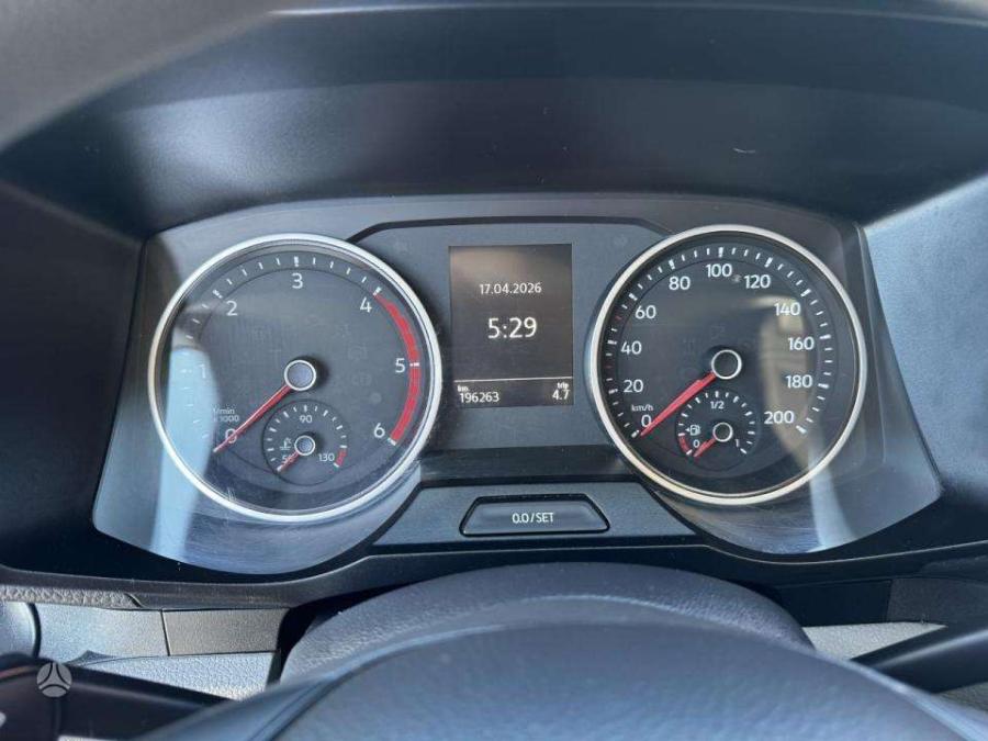 White Volkswagen Crafter 2017 in Radviliskis, with an engine capacity of 1.97 L and mileage of 196 thousand km for 17726 €, photo 16 on AUTOMOTO.COM.LV