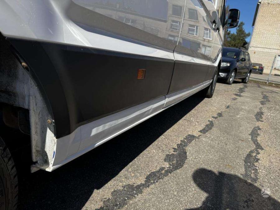 White Volkswagen Crafter 2017 in Radviliskis, with an engine capacity of 1.97 L and mileage of 196 thousand km for 17726 €, photo 30 on AUTOMOTO.COM.LV