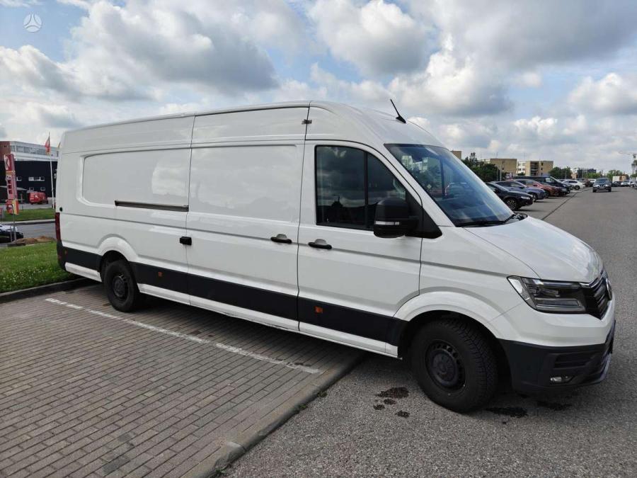 White Volkswagen Crafter 2017 in Vilnius, with an engine capacity of 2.00 L and mileage of 355 thousand km for 10999 €, photo 4 on AUTOMOTO.COM.LV