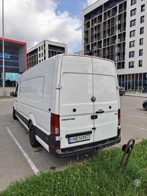 White Volkswagen Crafter 2017 in Vilnius, with an engine capacity of 2.00 L and mileage of 355 thousand km for 10999 €, photo 5 on AUTOMOTO.COM.LV