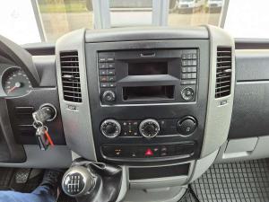 White Volkswagen Crafter 2017 in Marijampole, with an engine capacity of 1.97 L and mileage of 229 thousand km for 15500 €, photo 25 on AUTOMOTO.COM.LV