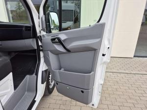 White Volkswagen Crafter 2017 in Marijampole, with an engine capacity of 1.97 L and mileage of 229 thousand km for 15500 €, photo 35 on AUTOMOTO.COM.LV
