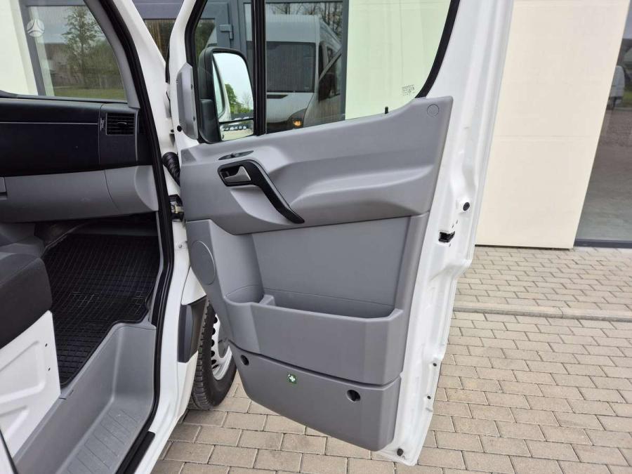 White Volkswagen Crafter 2017 in Marijampole, with an engine capacity of 1.97 L and mileage of 229 thousand km for 15500 €, photo 35 on AUTOMOTO.COM.LV