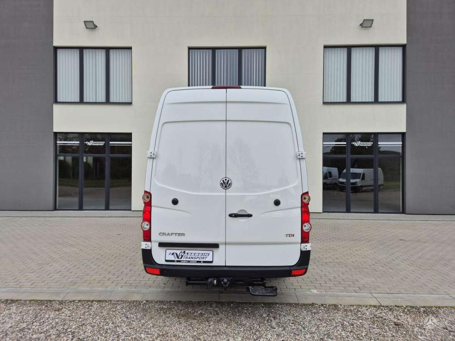 White Volkswagen Crafter 2017 in Marijampole, with an engine capacity of 1.97 L and mileage of 229 thousand km for 15500 €, photo 8 on AUTOMOTO.COM.LV