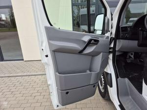 White Volkswagen Crafter 2017 in Marijampole, with an engine capacity of 1.97 L and mileage of 229 thousand km for 15500 €, photo 12 on AUTOMOTO.COM.LV