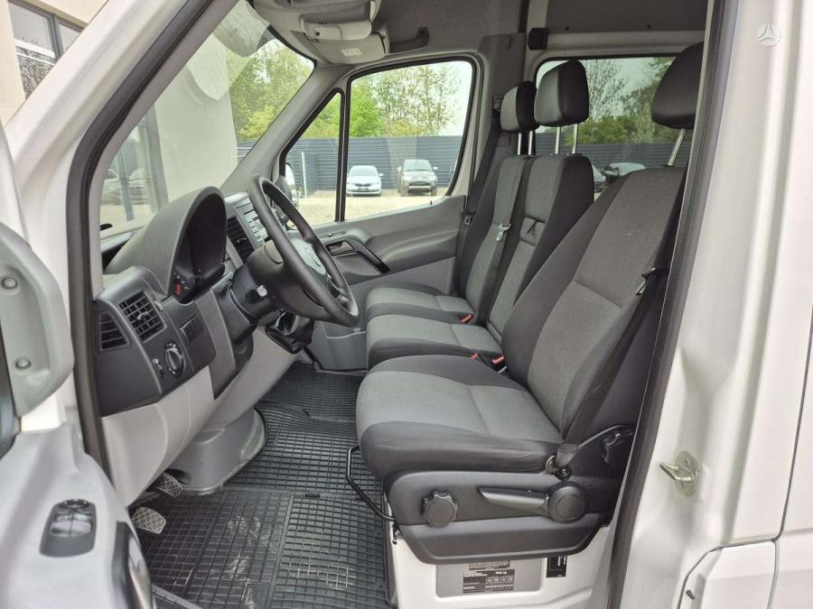 White Volkswagen Crafter 2017 in Marijampole, with an engine capacity of 1.97 L and mileage of 229 thousand km for 15500 €, photo 16 on AUTOMOTO.COM.LV