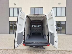 White Volkswagen Crafter 2017 in Marijampole, with an engine capacity of 1.97 L and mileage of 229 thousand km for 15500 €, photo 40 on AUTOMOTO.COM.LV