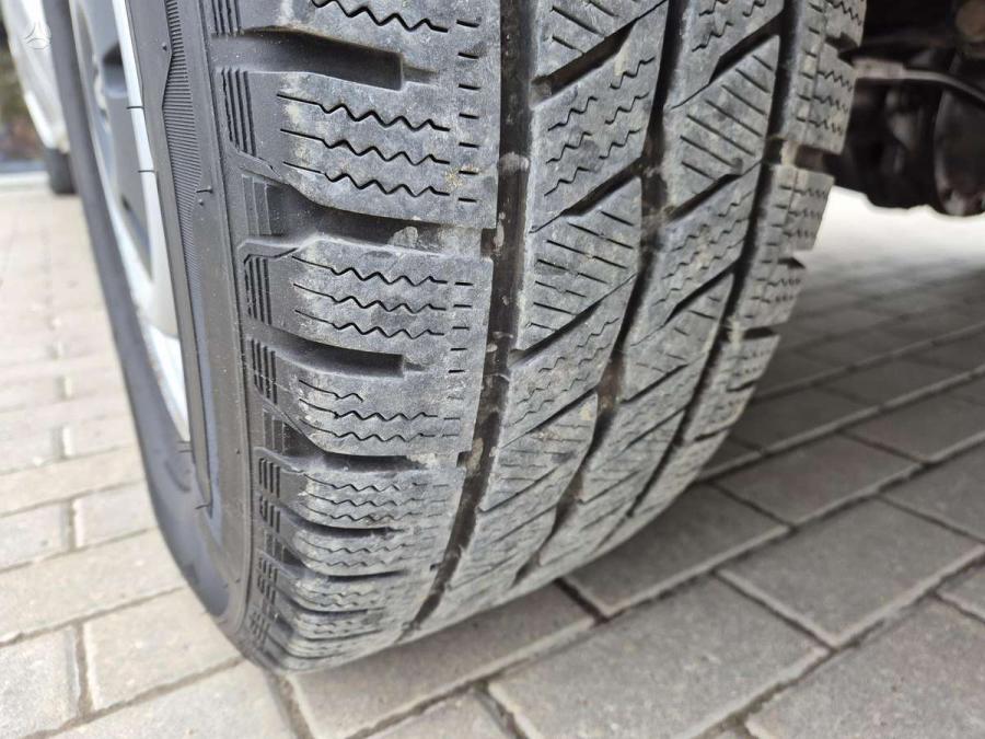 White Volkswagen Crafter 2017 in Marijampole, with an engine capacity of 1.97 L and mileage of 229 thousand km for 15500 €, photo 44 on AUTOMOTO.COM.LV