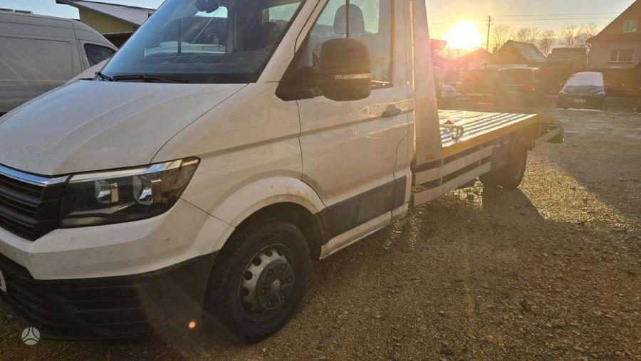 White Volkswagen Crafter 2018 in Taurage, with an engine capacity of 2.00 L and mileage of 161 thousand km for 23800 €, photo 2 on AUTOMOTO.COM.LV
