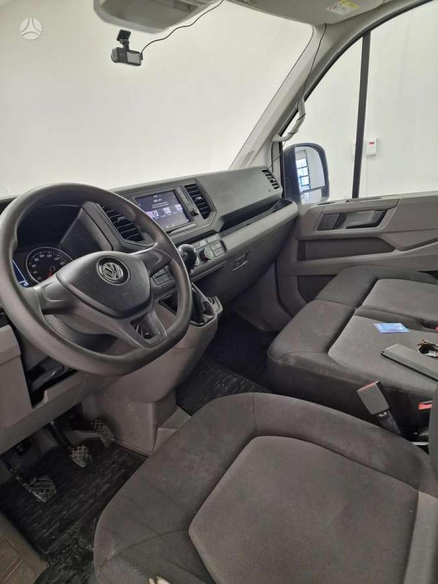 White Volkswagen Crafter 2018 in Klaipeda, with an engine capacity of 1.97 L and mileage of 380 thousand km for 7300 €, photo 9 on AUTOMOTO.COM.LV