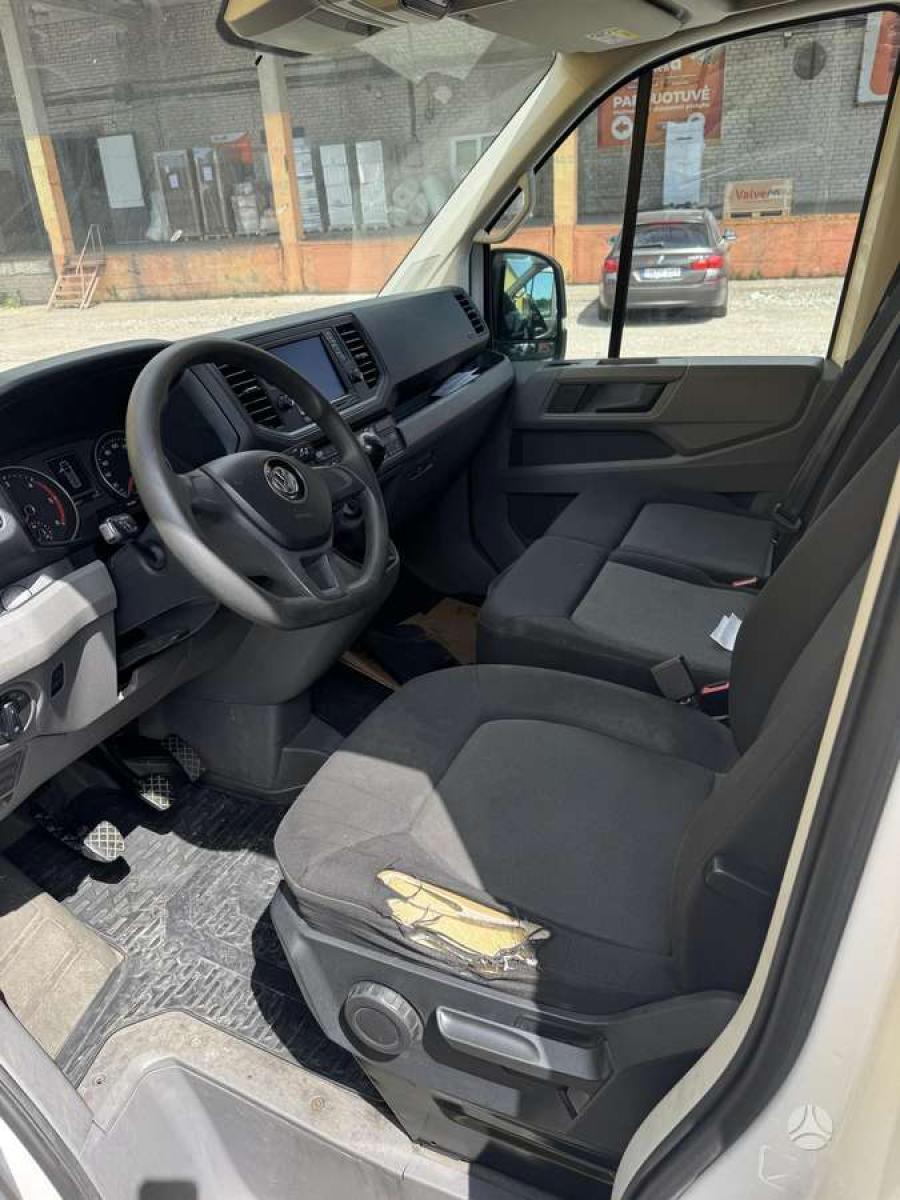 White Volkswagen Crafter 2018 in Klaipeda, with an engine capacity of 1.97 L and mileage of 380 thousand km for 7300 €, photo 20 on AUTOMOTO.COM.LV