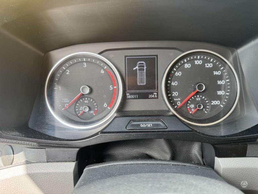 White Volkswagen Crafter 2018 in Klaipeda, with an engine capacity of 1.97 L and mileage of 380 thousand km for 7300 €, photo 21 on AUTOMOTO.COM.LV