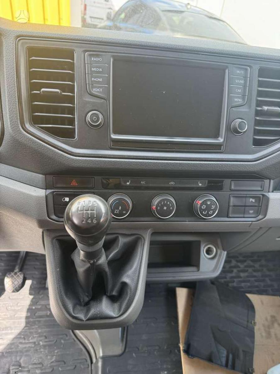 White Volkswagen Crafter 2018 in Klaipeda, with an engine capacity of 1.97 L and mileage of 380 thousand km for 7300 €, photo 22 on AUTOMOTO.COM.LV