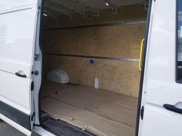 White Volkswagen Crafter 2018 in Panevezys, with an engine capacity of 2.00 L and mileage of 285 thousand km for 10400 €, photo 11 on AUTOMOTO.COM.LV