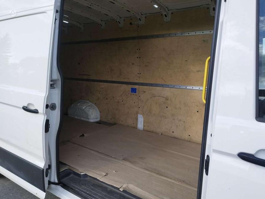 White Volkswagen Crafter 2018 in Panevezys, with an engine capacity of 2.00 L and mileage of 285 thousand km for 10400 €, photo 11 on AUTOMOTO.COM.LV
