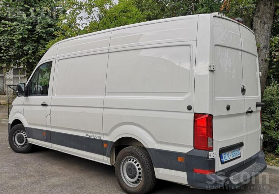 White Volkswagen Crafter 2019 in Riga, with an engine capacity of 0.00 L and mileage of 56 thousand km for 14900 €, photo 5 on AUTOMOTO.COM.LV