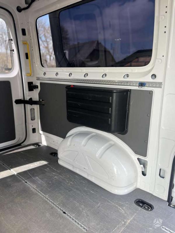 White Volkswagen Crafter 2019 in Klaipeda, with an engine capacity of 1.97 L and mileage of 178 thousand km for 18634 €, photo 10 on AUTOMOTO.COM.LV