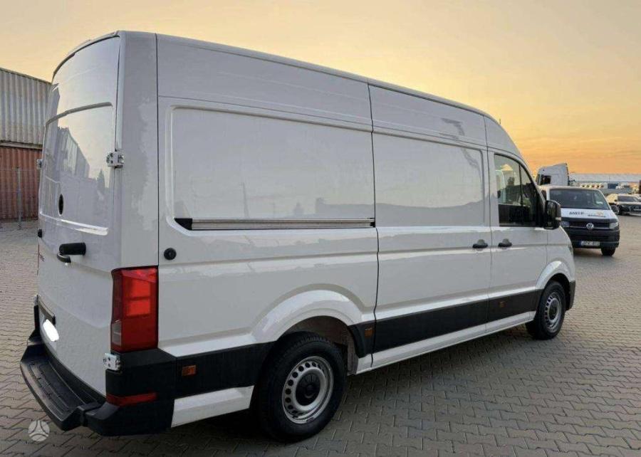 White Volkswagen Crafter 2019 in Kaunas, with an engine capacity of 2.00 L and mileage of 386 thousand km for 10850 €, photo 9 on AUTOMOTO.COM.LV