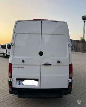 White Volkswagen Crafter 2019 in Kaunas, with an engine capacity of 2.00 L and mileage of 386 thousand km for 10850 €, photo 16 on AUTOMOTO.COM.LV