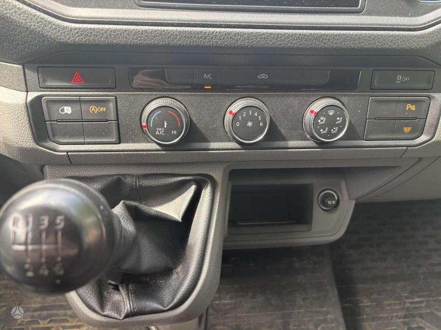 White Volkswagen Crafter 2019 in Visaginas, with an engine capacity of 2.00 L and mileage of 284 thousand km for 15000 €, photo 14 on AUTOMOTO.COM.LV