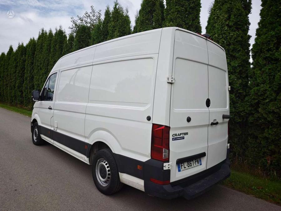 White Volkswagen Crafter 2019 in Taurage, with an engine capacity of 2.00 L and mileage of 216 thousand km for 15800 €, photo 4 on AUTOMOTO.COM.LV