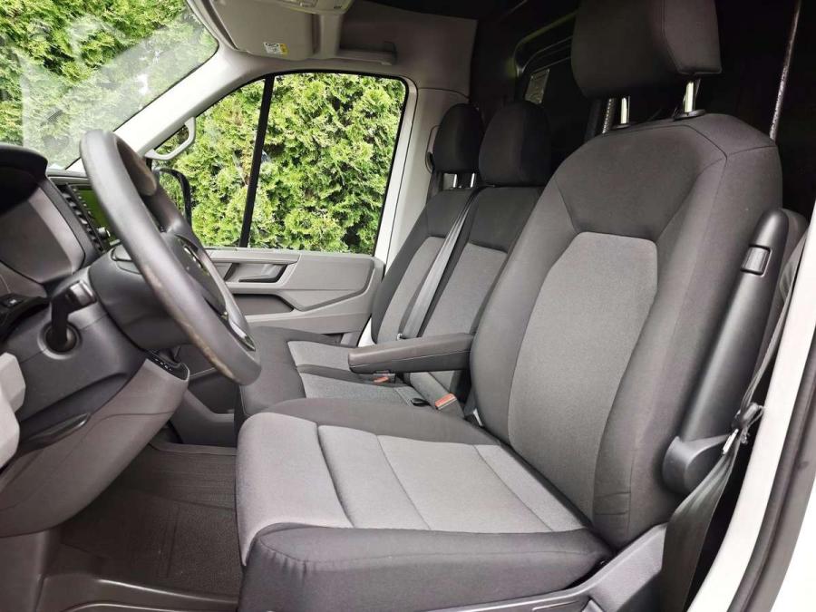 White Volkswagen Crafter 2019 in Taurage, with an engine capacity of 2.00 L and mileage of 216 thousand km for 15800 €, photo 6 on AUTOMOTO.COM.LV