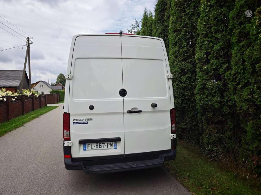 White Volkswagen Crafter 2019 in Taurage, with an engine capacity of 2.00 L and mileage of 216 thousand km for 15800 €, photo 7 on AUTOMOTO.COM.LV