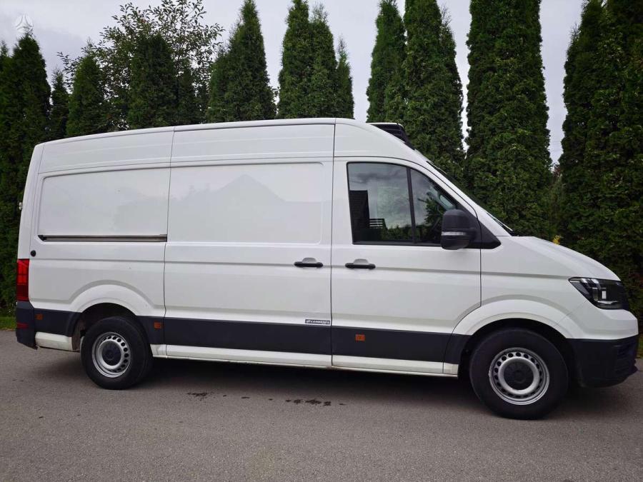 White Volkswagen Crafter 2019 in Taurage, with an engine capacity of 2.00 L and mileage of 216 thousand km for 15800 €, photo 8 on AUTOMOTO.COM.LV